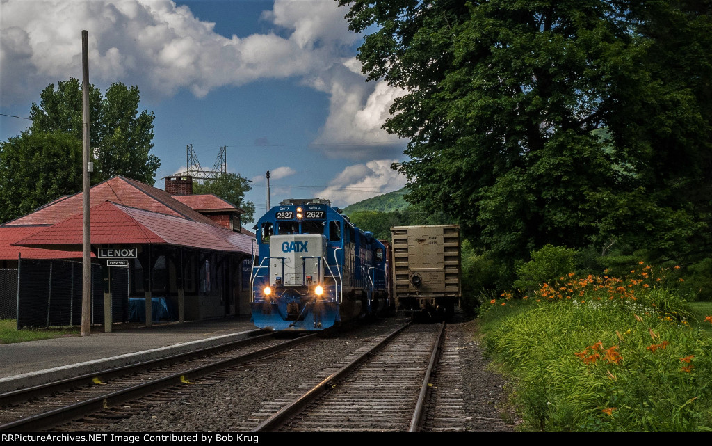 GMTX 2627 leads NX-12 southbound past Lenox Station (ex-NYNH&H)